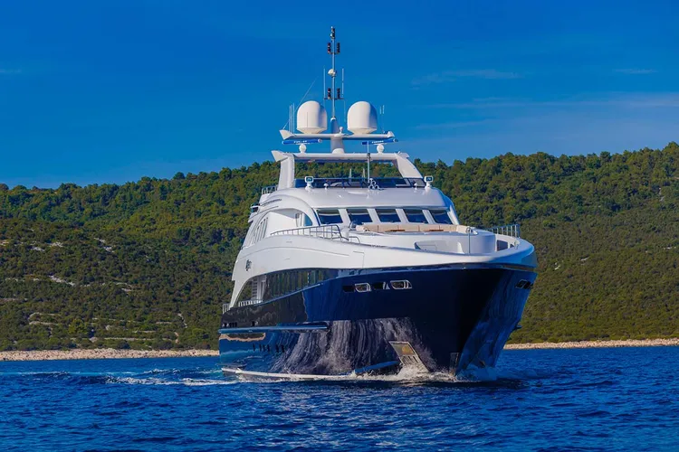 AGRAM yacht for charter (Heesen Yachts, 44.17m, 2008)
